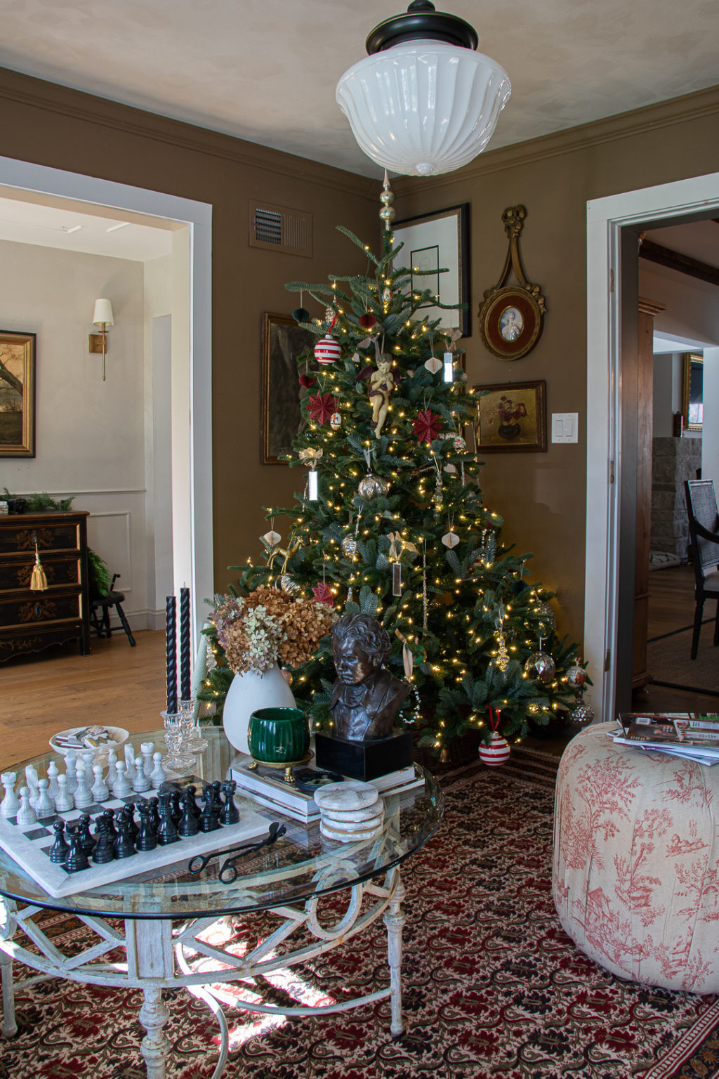 European Christmas Lounge - Seeking Lavender Lane
